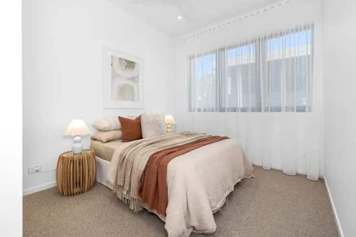 Luxury Lakefront Getaway – Pets Welcome! - Kingscliff