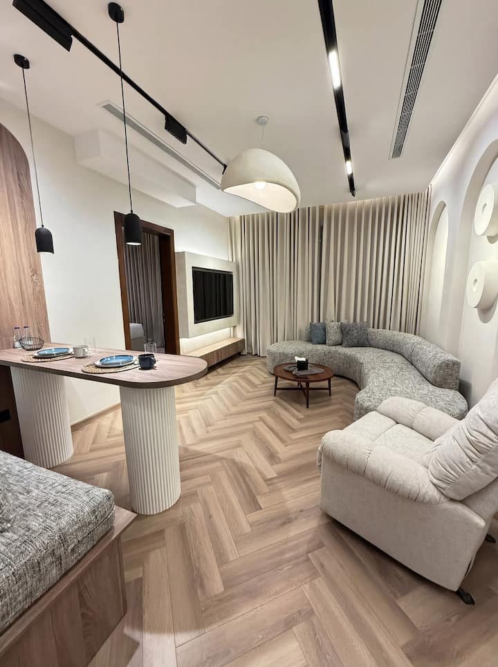 Luxury Hotel-style Apt.| 1br | Recliner & 65" Tv - Jedda