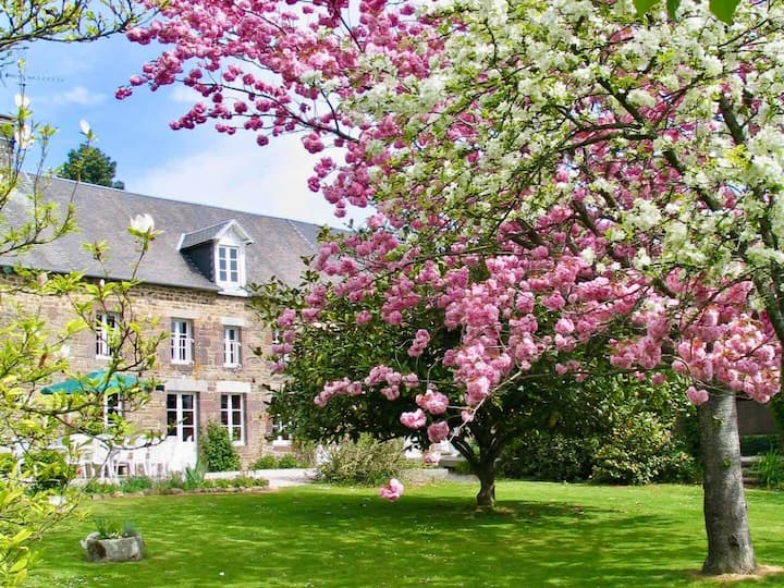 La Longère 1750 30pers Hambye Piscine Grand Jardin - France