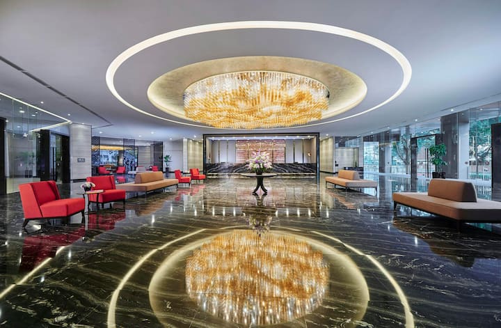 Modern Hotel, Premier Queen Room With Balcony - Bedok