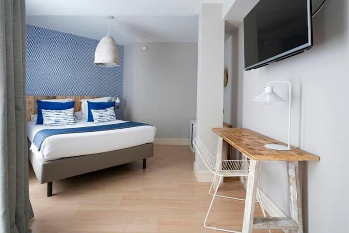 Economy Hotel Room By Vincci Puertochico - Santander, Spain