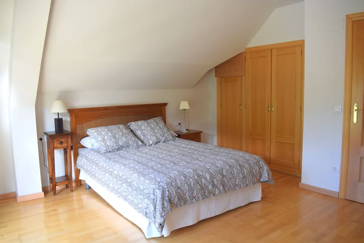 Argualas - Triplex Con Piscina - By Cardi Suites - Broto