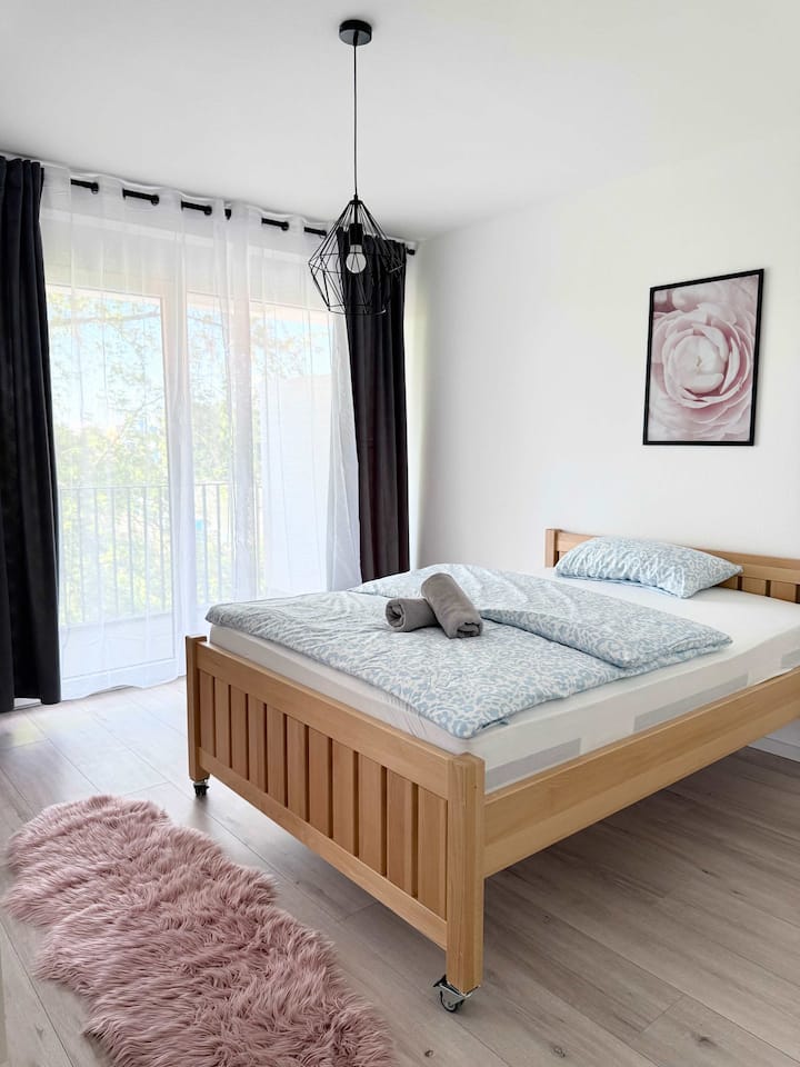 Spacious & Quiet: 2 Balconies, Parking, 2 Rooms - Mannheim