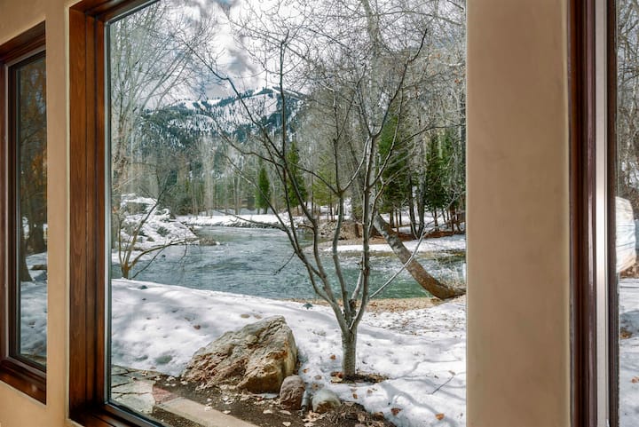 Fully Furnished Home Overlooking The Bigwood River - Ketchum, ID