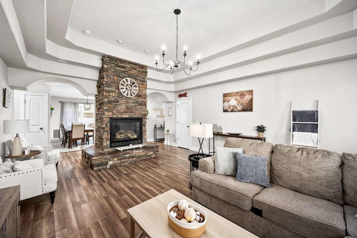 Prairie Falls Retreat: Modern Home In Post Falls - Post Falls, ID