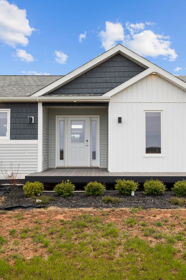 *Large Groups* - Salt N' Soil Vacation Home - Prince Edward Island