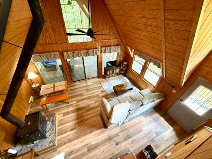 Mountain Mist Pet-friendly Coolfont Cabin With Pri - Berkeley Springs, WV