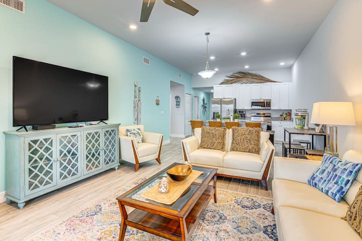 Canal-front Gem W/ Heated Pool In Cape Coral - Cape Coral, FL