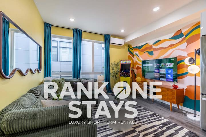 Rooftop Movie Theater | King Bed | Arcade | Bbq - Seattle, WA