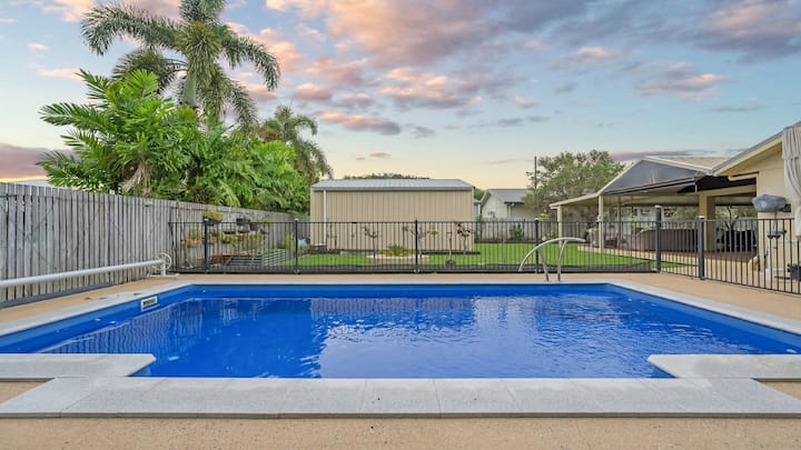 Family Home With Pool In Mount Louisa - Townsville