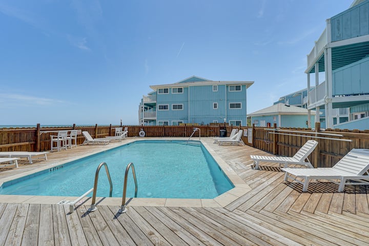 Sandy Oceanfront 2nd Fl 1br W/pool At The Riggings - Kure Beach, NC