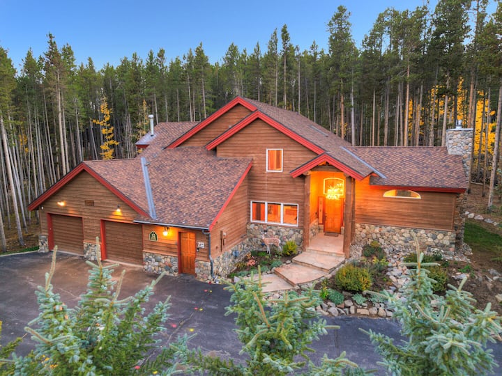 New Saw Mill Run Retreat | Steps From Peak 8! - Breckenridge, CO