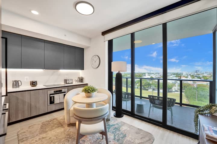Luxe 1br | Private Beach Club, Pool & Gym - Miami Beach, FL