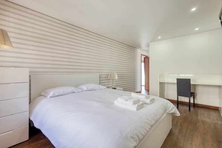 On Luxury House - Pool & Parking - Porto, Portugal