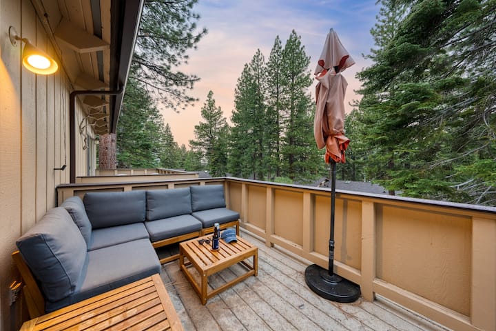 Cozy Lake Tahoe Home W/ Fireplace & Balcony - Incline Village