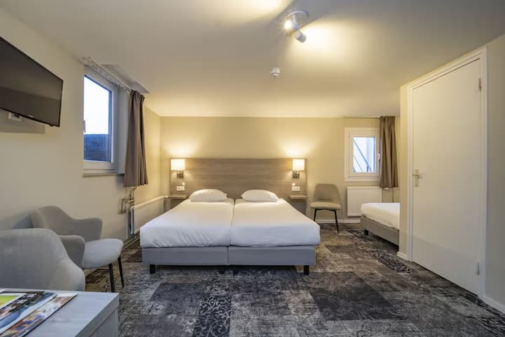 Comfort & Convenience! Onsite Dining & Bike Access - Maastricht