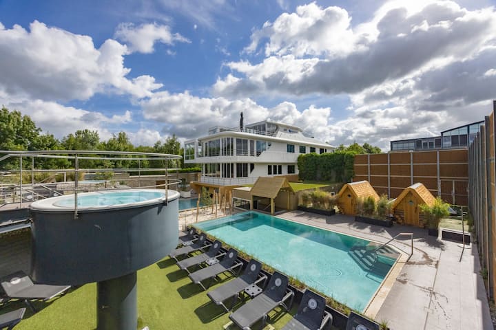 Comfort & Convenience: Free Parking, Outdoor Fun - Zeeland