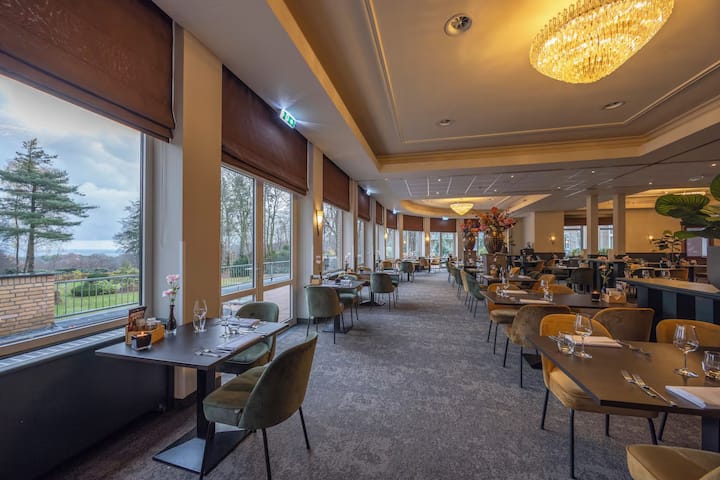 Tranquil Escape With Indoor Pool And Parking! - Groesbeek