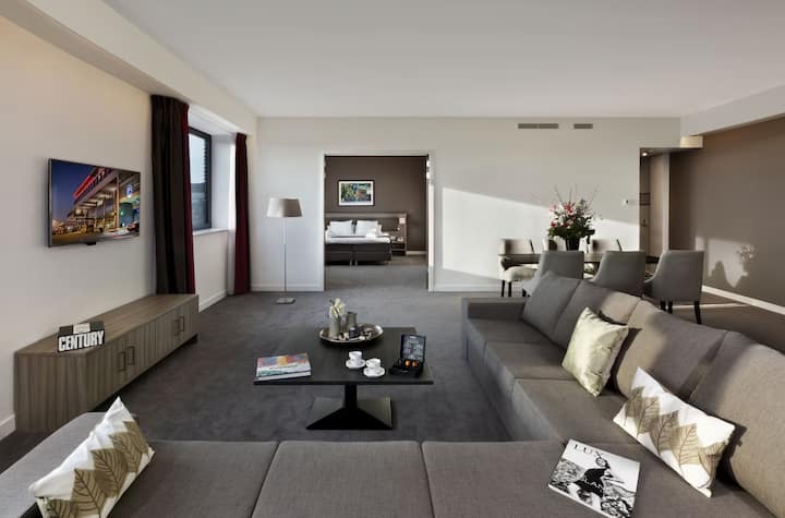 Rotterdam Getaway With Rooftop Bar, Airport Access - Rotterdam