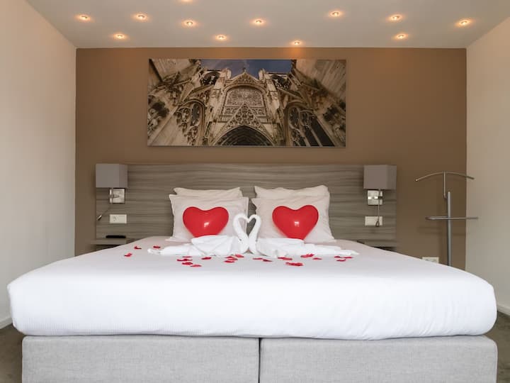 Peaceful Forest Retreat With Historic Charm! - Helmond