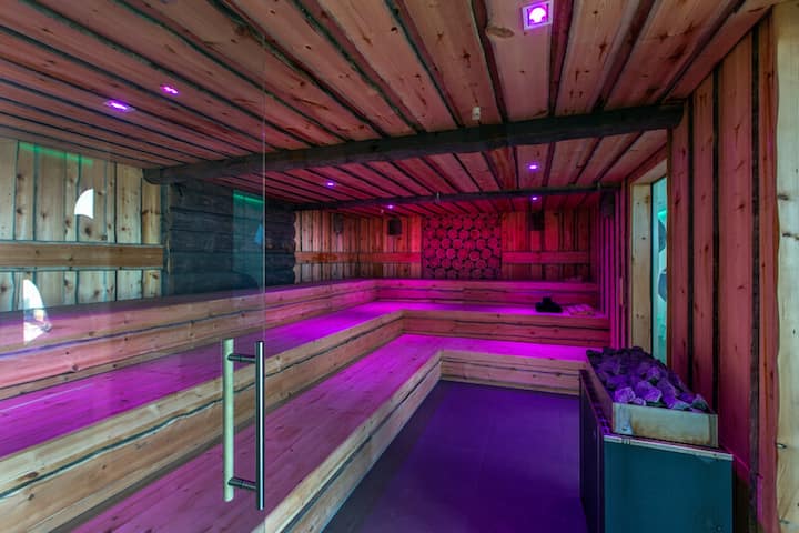 Relaxing Room With Indoor Pool And Spa - Leiden