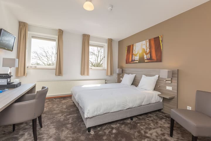 Stay In The Heart Of Nature! Dining And Parking! - Helmond