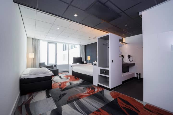 Family Retreat With Indoor Pool Near Botanical Gar - Leiden