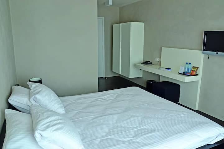 Tranquil Beach Getaway — Free Parking & Dune Views - Hoek van Holland