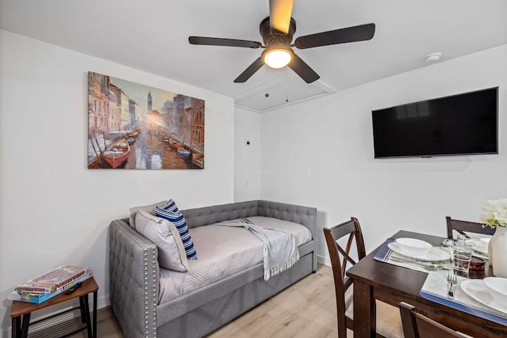 Downtown + Heights Flat | Games | Tvs Wifi | Pets - Houston