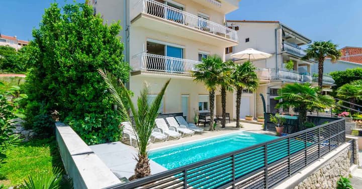 Holiday Apartment Mit Pool Und Klimaanlage - Crikvenica