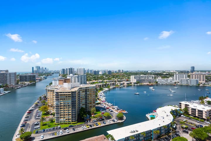 Breezy Water Views - Beach Loungers - 23rd Floor - Hallandale Beach, FL