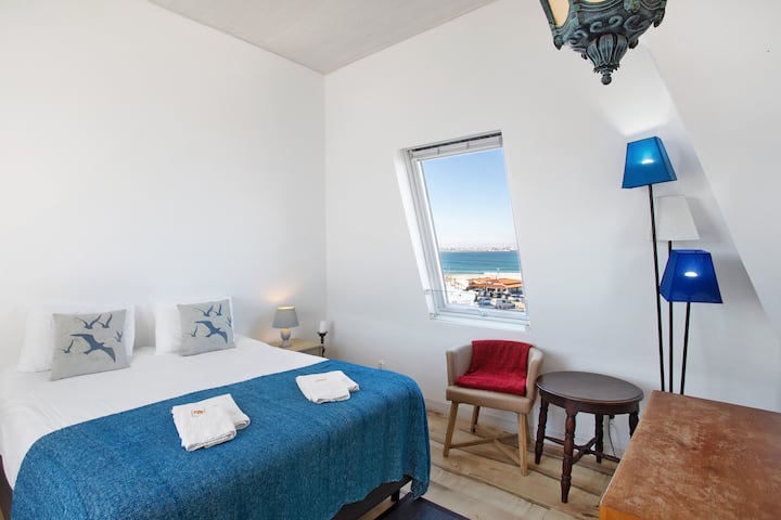 Top Floor South Suite - Peniche
