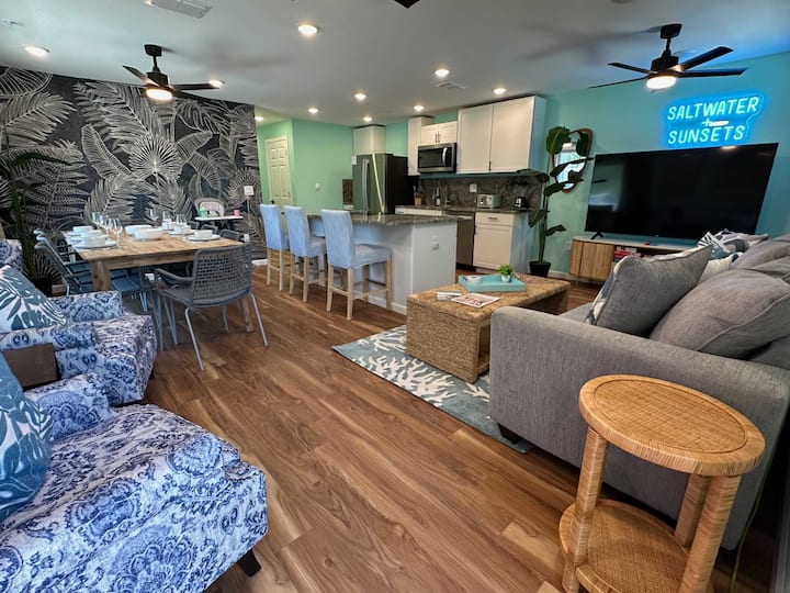 *New* Saltwater + Sunsets - 5bed 2bath Sleeps 10 - Ellenton, FL