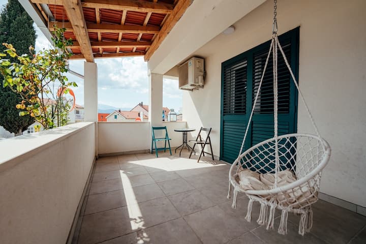 K-24482 Maison De Deux Chambres Avec La Terrasse - Imotski