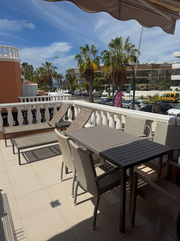 Las Americas 1-bed Apt, Sleeps 5, Pool, Parking - Playa de las Américas