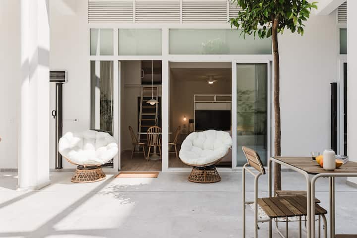 Design And A Terrace Next To The Turia Gardens - Torrent