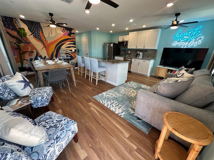 *New* Beach More Worry Less - 4bed 2 Bath Sleeps 8 - Longboat Key, FL