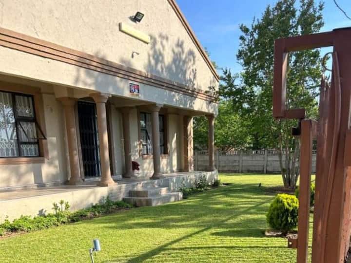 Distinctive Bnb - Comfort Family Room - Kroonstad