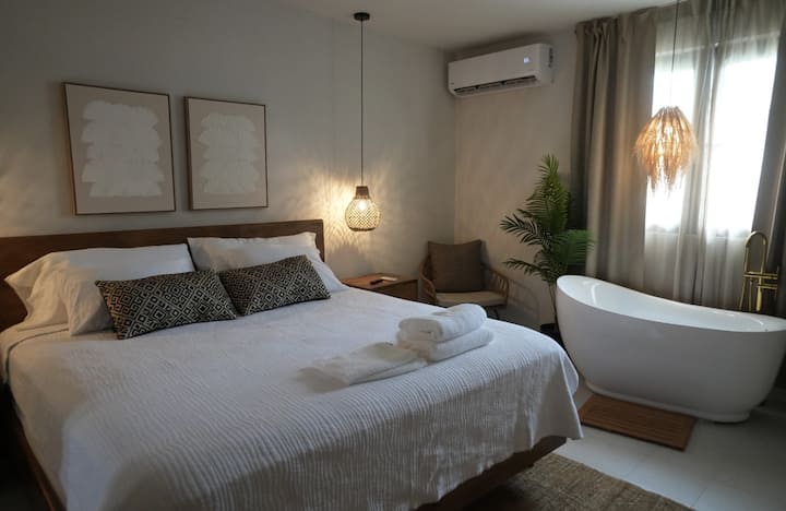 Honeymoon Suite At Ocean Park Beach Club - San Juan