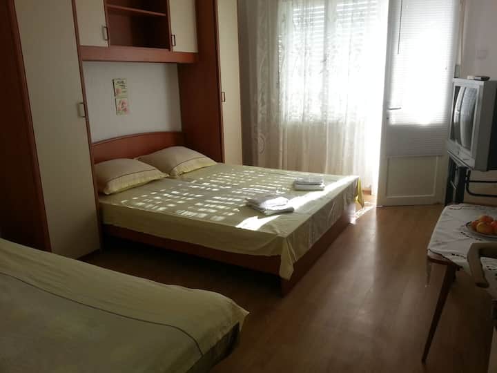 As-24475-e Garçonnière Avec Le Balcon Et La Vue - Crikvenica