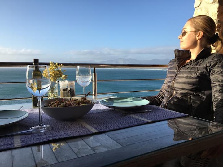 Kleinzee Oceanfront Guesthouse - Queen Suite - Gansbaai