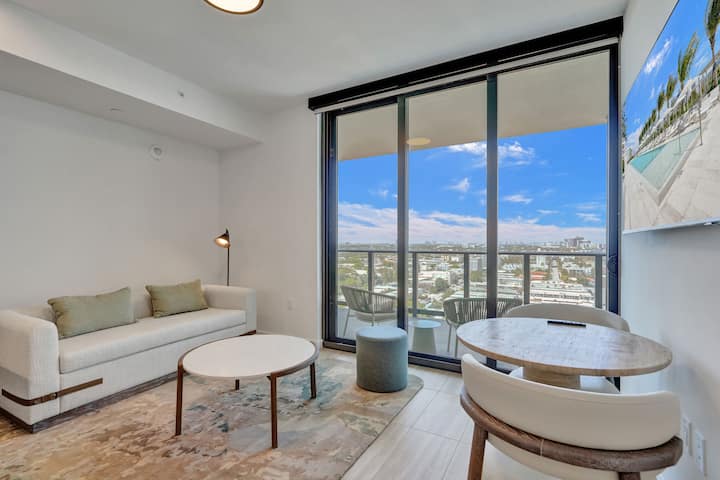 Live The 72 Park Life | Lux 1br W/ Prime Amenities - Miami Beach, FL
