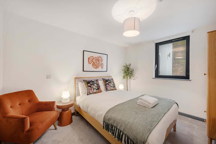 Baltic Apt Ii | City Centre + Parking, Sleeps 6 - Liverpool
