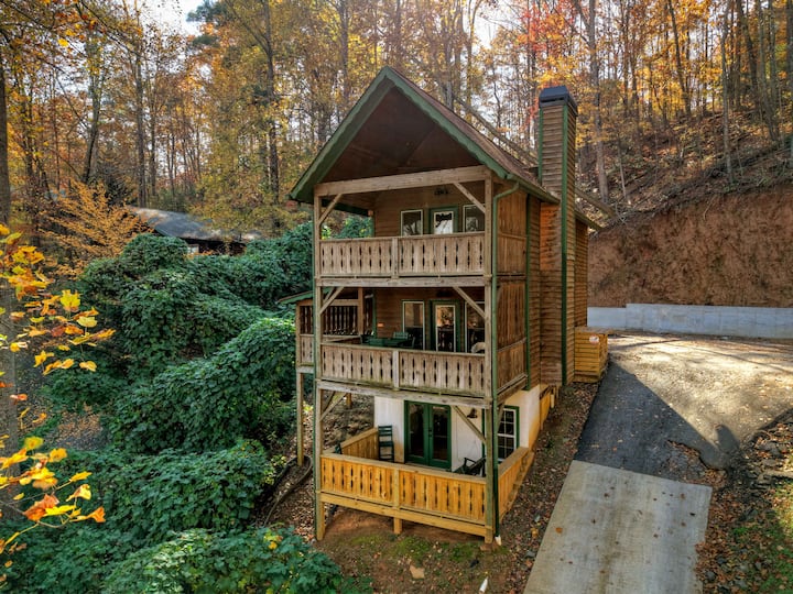 New! Mtn&city Views, Arcade, Pool, Hot Tub, Sauna - Helen, GA