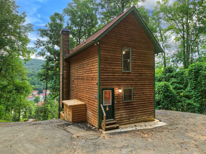 New! Mtn&city Views, Arcade, Pool, Hot Tub, Sauna - Helen, GA