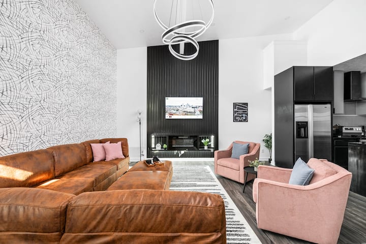 Indianapolis Gem | Stylish Design, Firepit & Games - Indianapolis