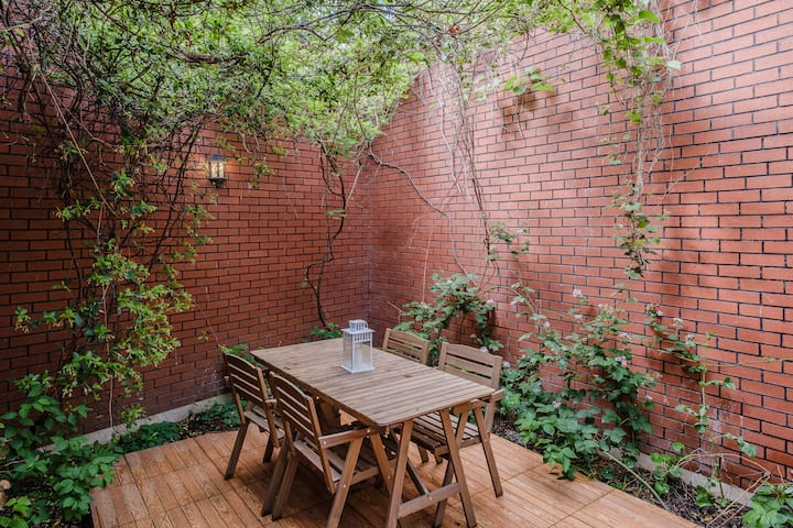 Detached Triplex With Garden & Terrace - Zeytinburnu