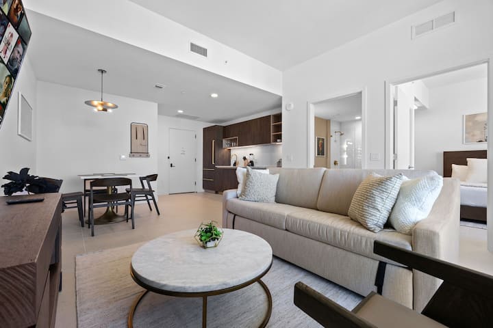 48th-floor Luxury Condo | Parking Included - Miami, FL