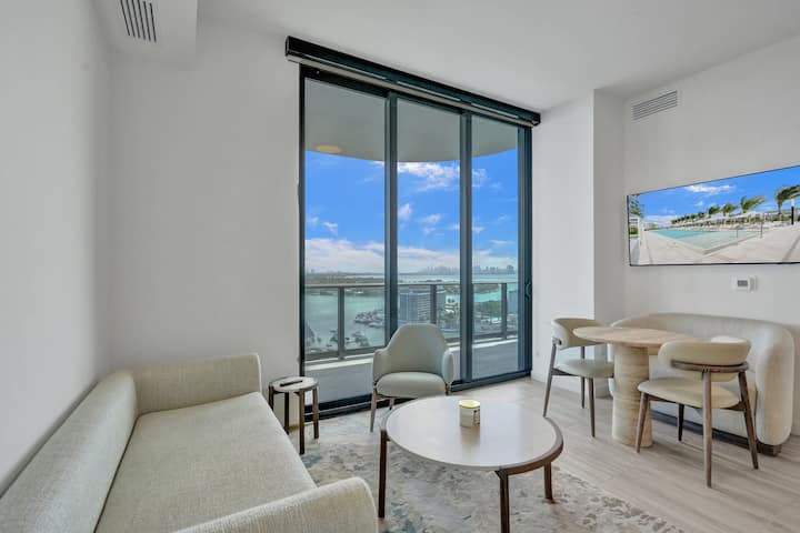 Luxe 2br/2ba Retreat At 72 Park – Balcony & Gym - Miami Beach, FL
