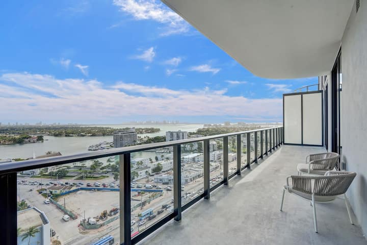 Stylish 2br/2ba Condo At 72 Park – Walk To Beach - Miami Beach, FL